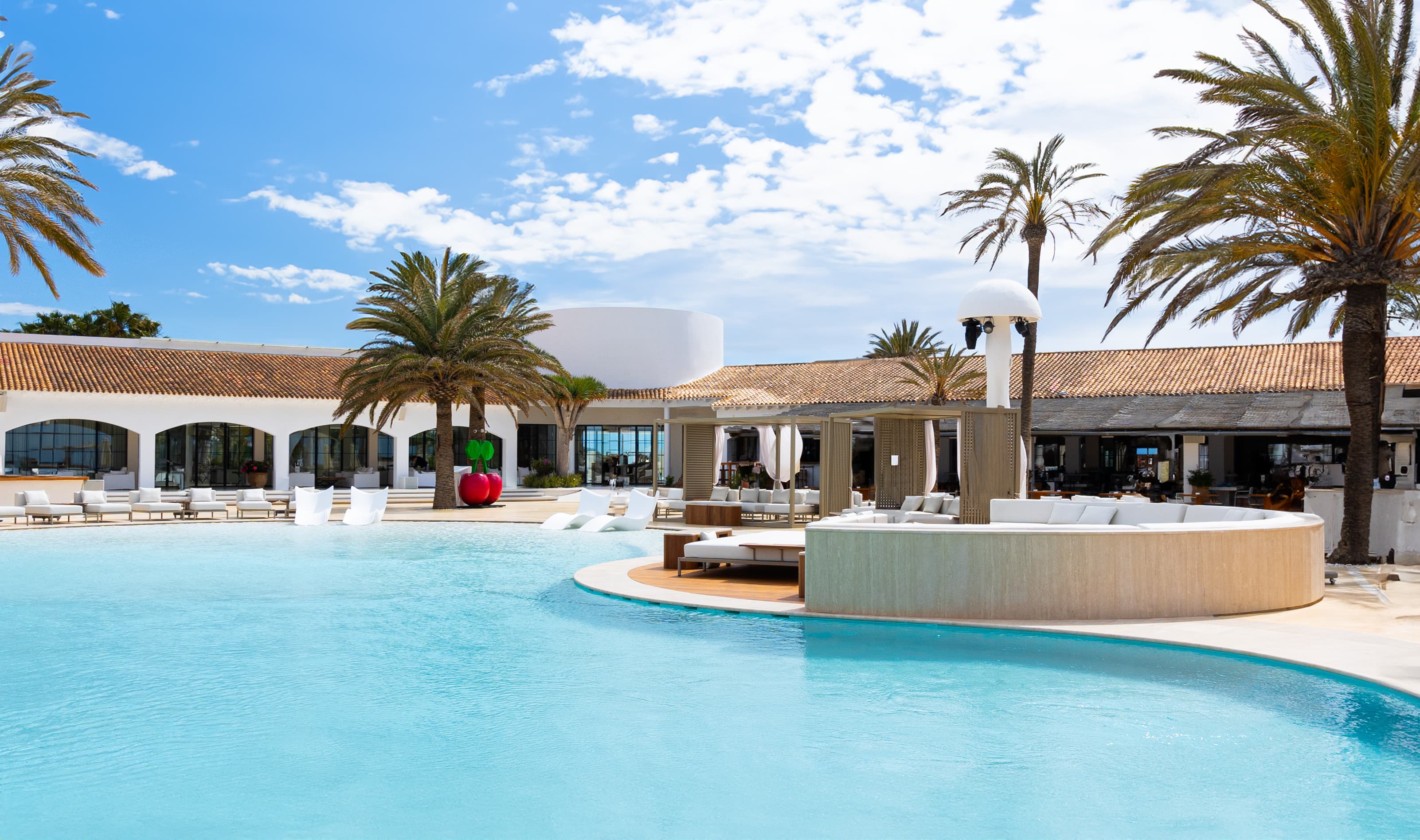 Playa Pacha Pool Club | Destino FIVE Ibiza